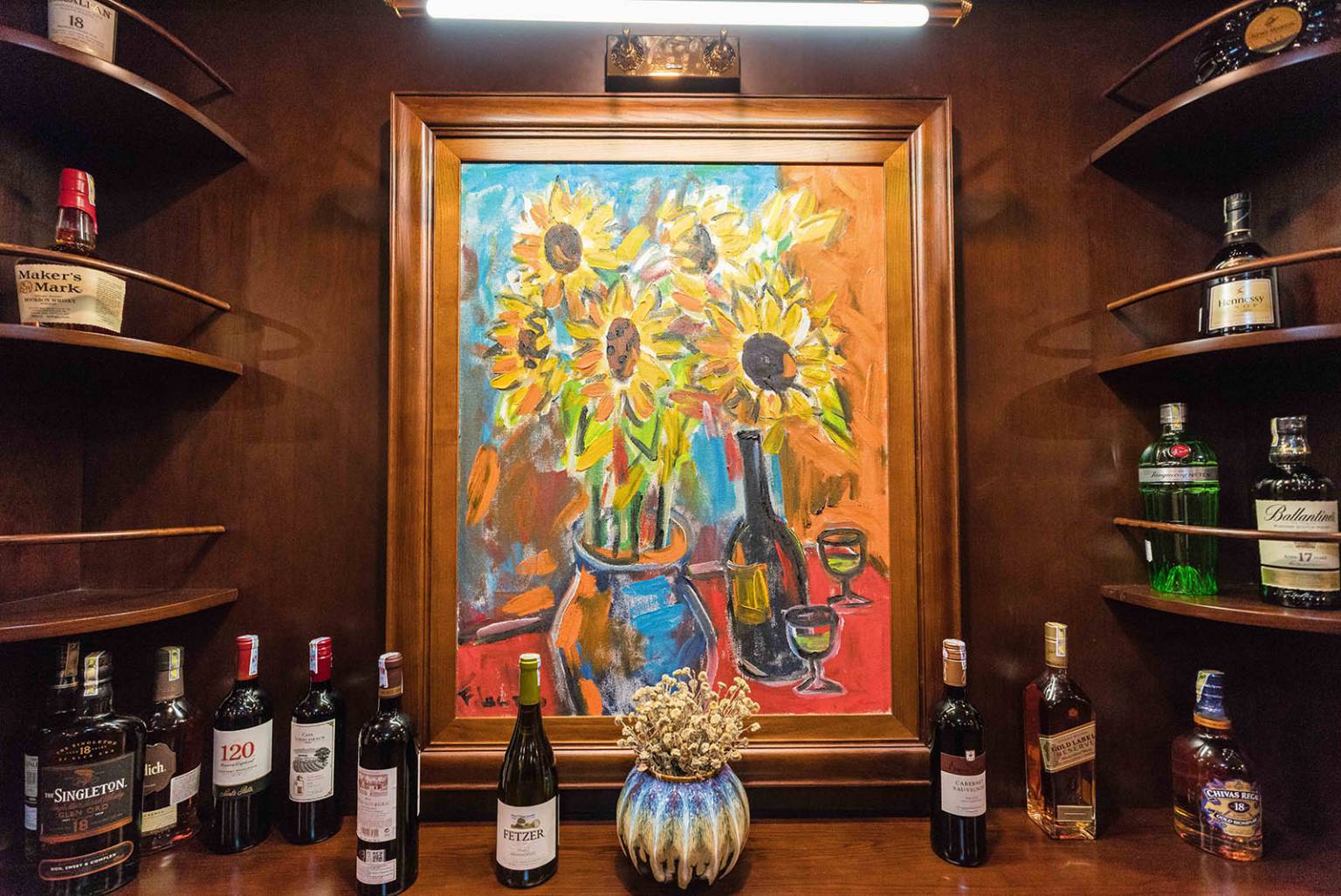 El Pintor Pham Luc - Emperor Cruises ® Experience Every Moment.